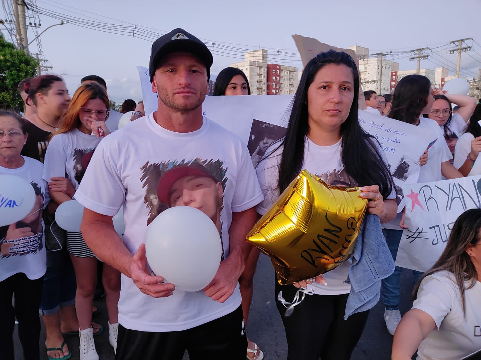 EM CANOAS | “Estamos com muita dor, um vazio enorme”, contam pais de ...