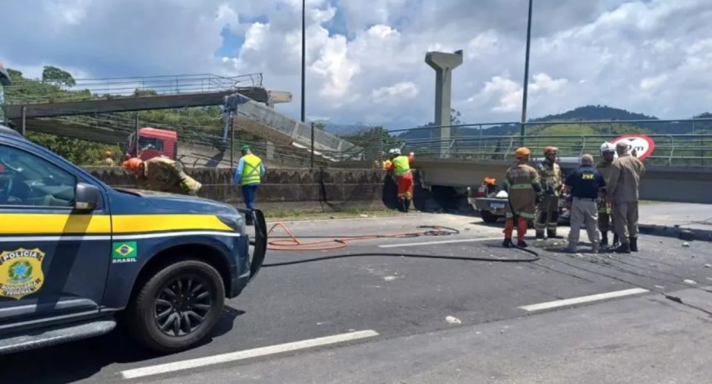 Motorista de caminhão perde a vida após queda de passarela na BR-116