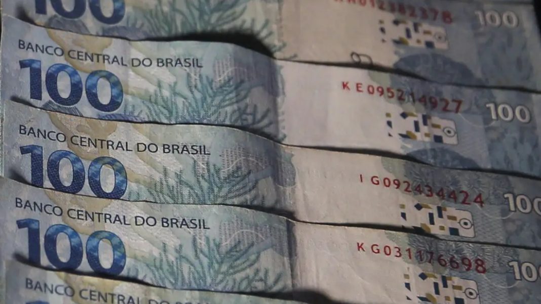 Feriado muda data de pagamento do salário; Saiba quando é o 5º dia útil ...